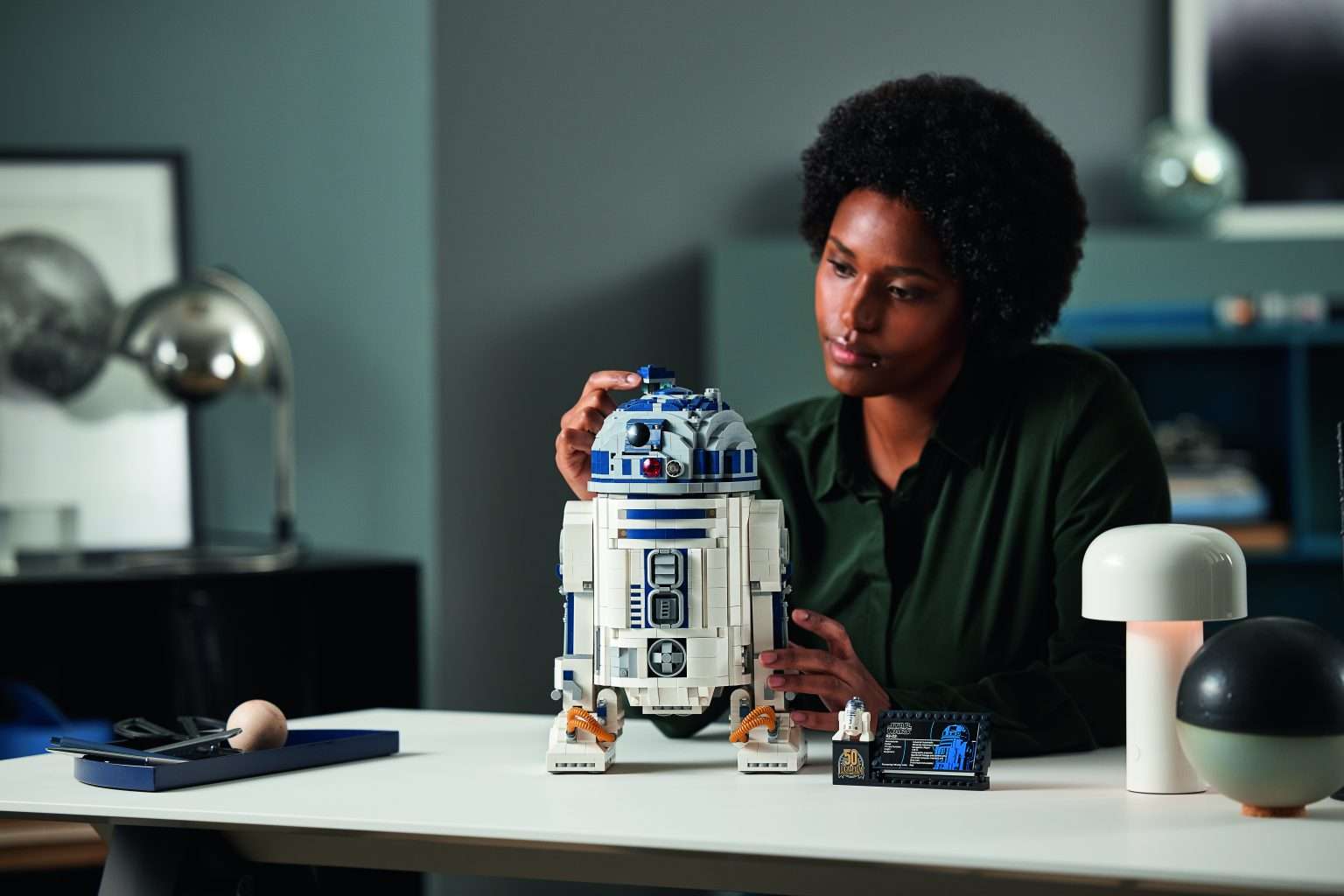 LEGO Reveal Biggest Ever Buildable R2-D2 - Bossk's Bounty