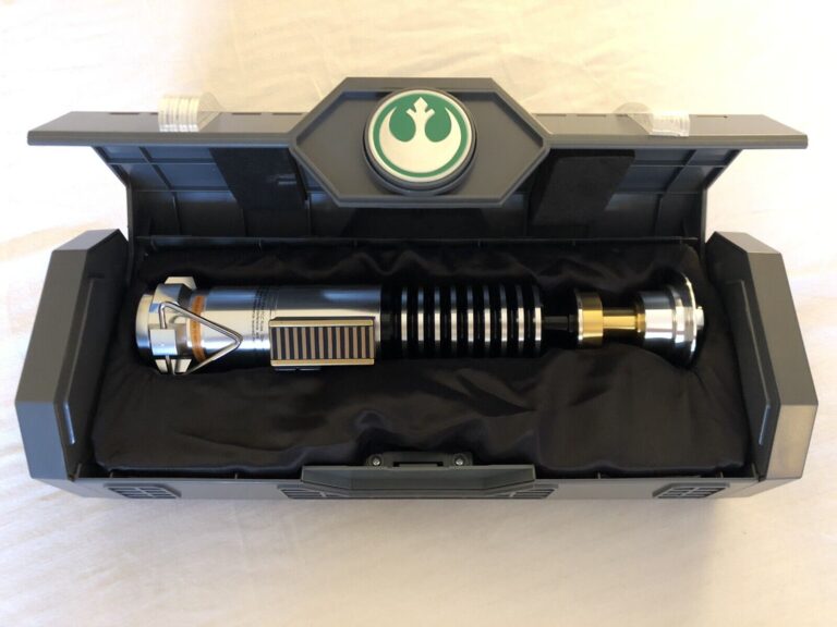 Legacy Lightsabers from Galaxy's Edge Checklist